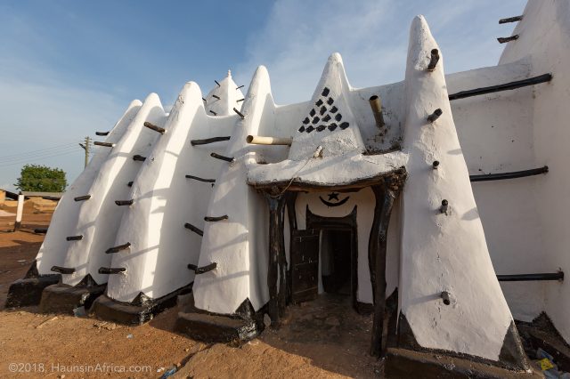 Ghana's Historic Mosques: Larabanga - The Hauns in Africa