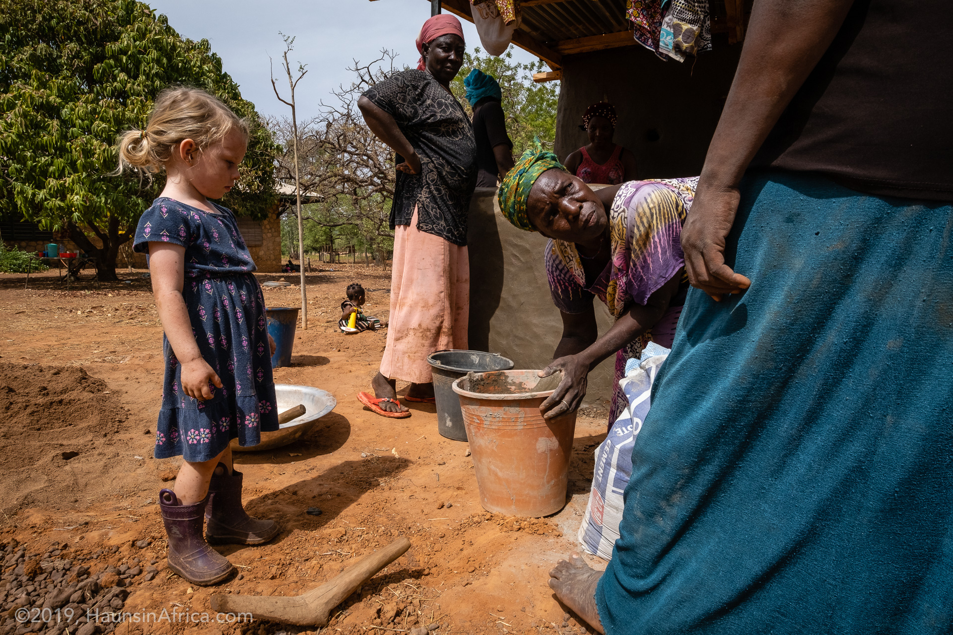 Building a Traditional Mud Room - The Hauns in Africa