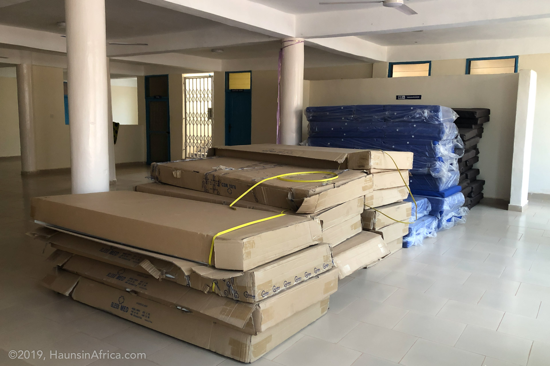 new-hospital-beds-for-bmc-the-hauns-in-africa